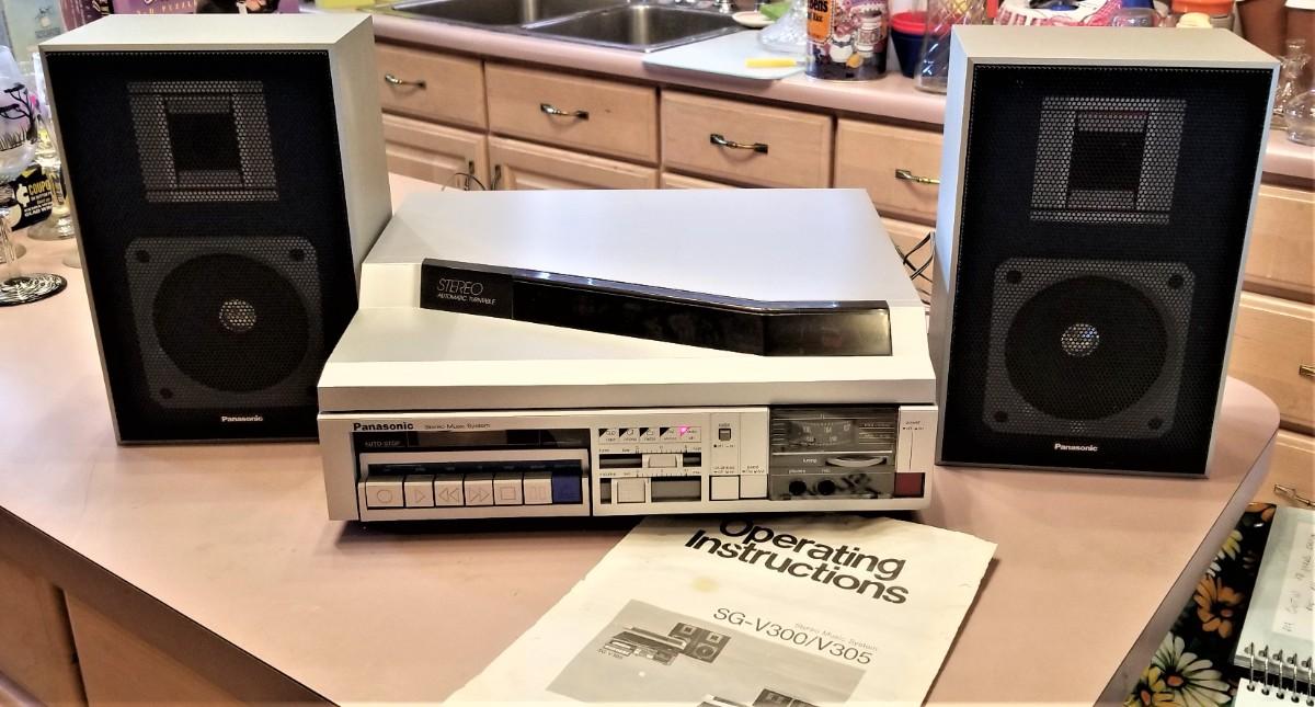 Lot #254 Vintage Panasonic Stereo Music System - turntable, radio ...