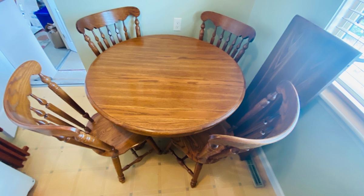 Round Dining Table, Solid Wood, Round w/ Leaf and 4 Chairs ...