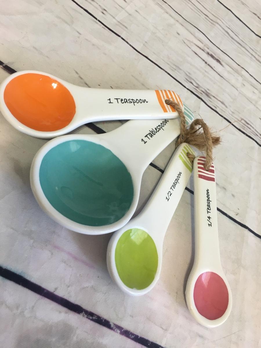 Ceramic Measuring Spoons | EstateSales.org