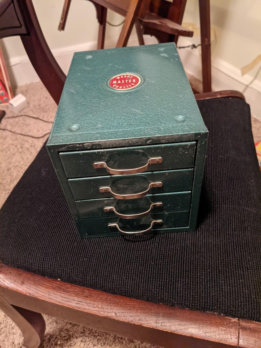 Small vintage metal drawers | EstateSales.org