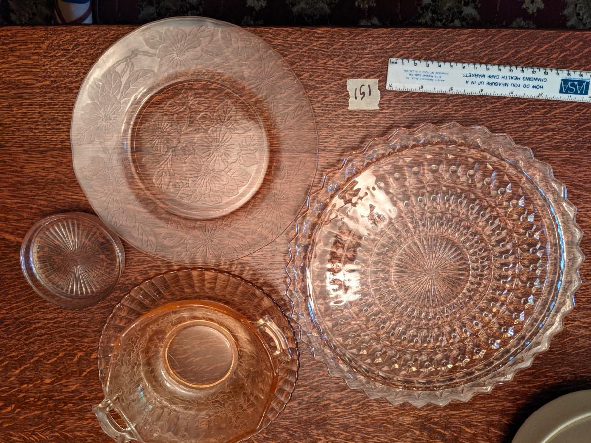 Variety of glassware | EstateSales.org