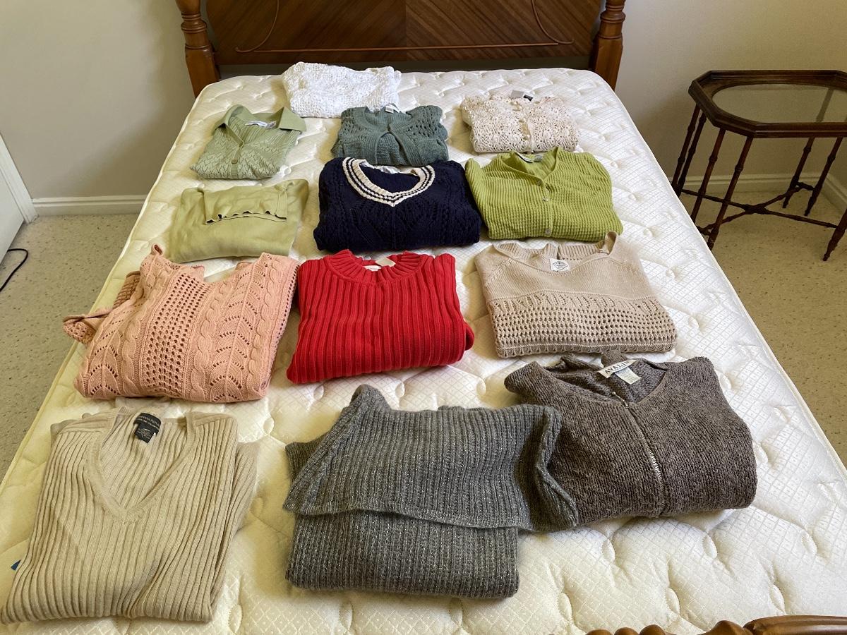 #57 Lot of 13 Womens Sweaters M/L | EstateSales.org