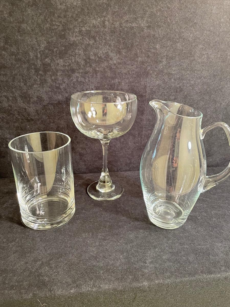 Lot 200 Glass Items | EstateSales.org