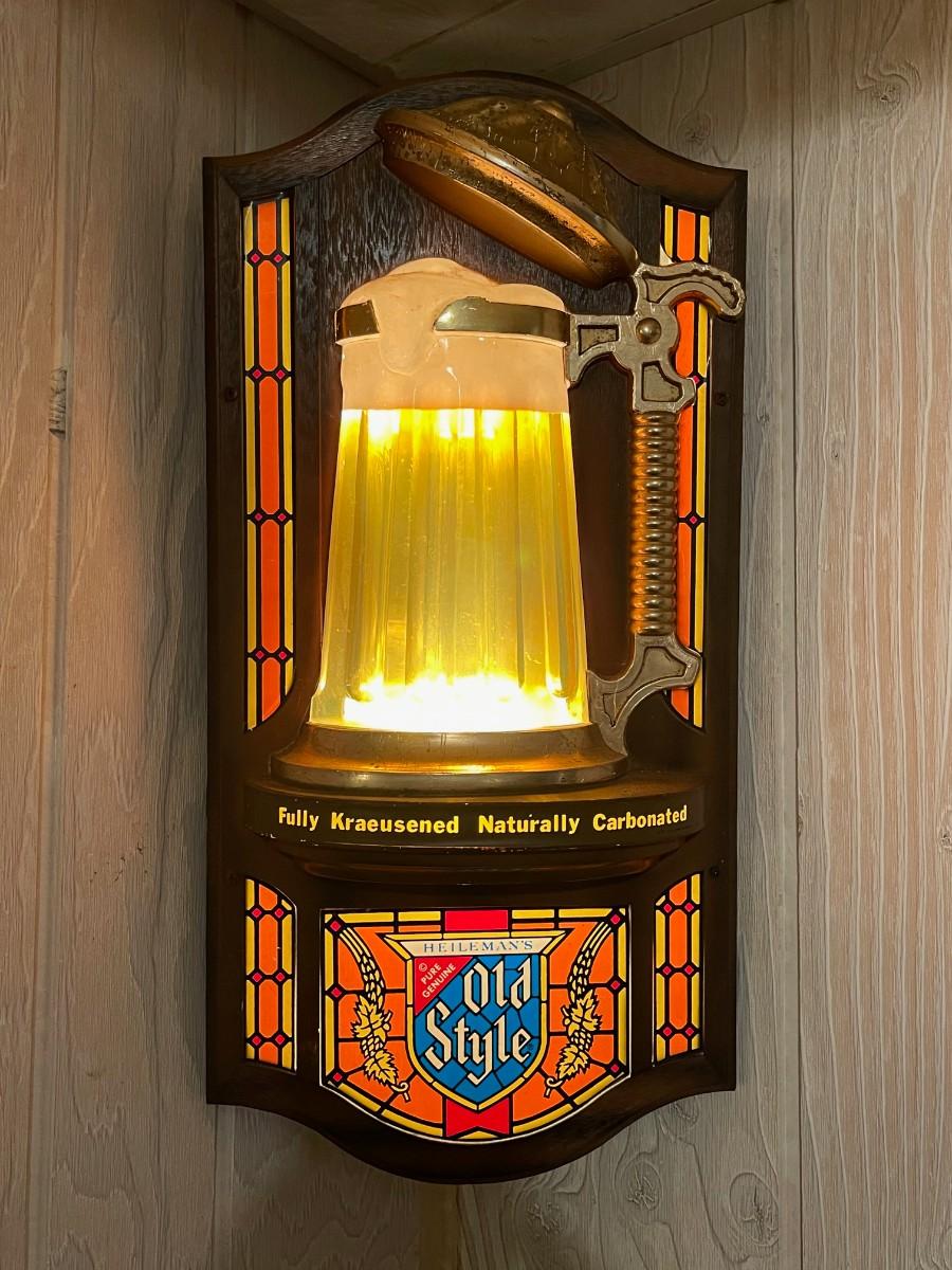 Old Style Beer light / mirror / works perfectly | EstateSales.org