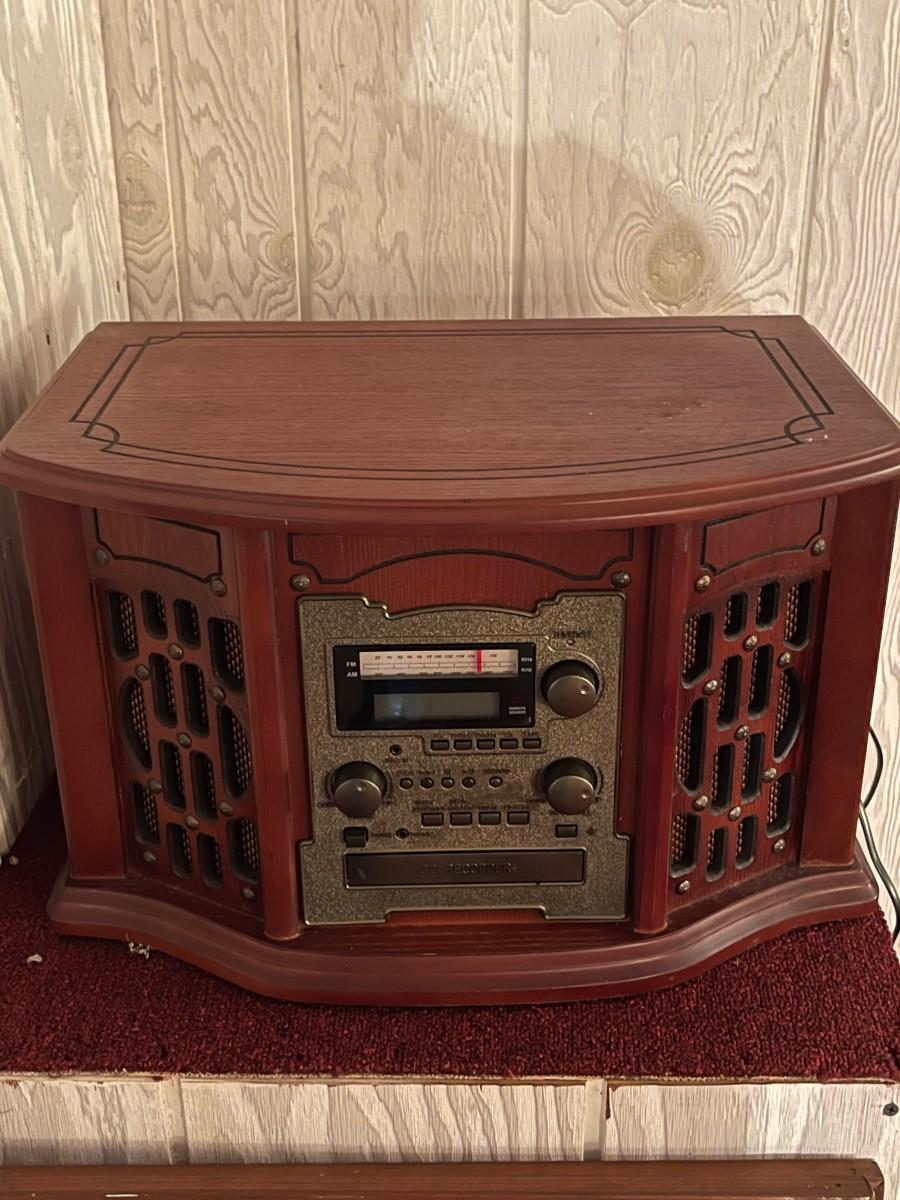 Edison radio / cassette / LP | EstateSales.org