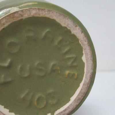 Lot 29 - Floraline USA Pottery Vase - 403 | EstateSales.org