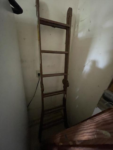 Metal 4 way ladder, Expands up to 15’ | EstateSales.org