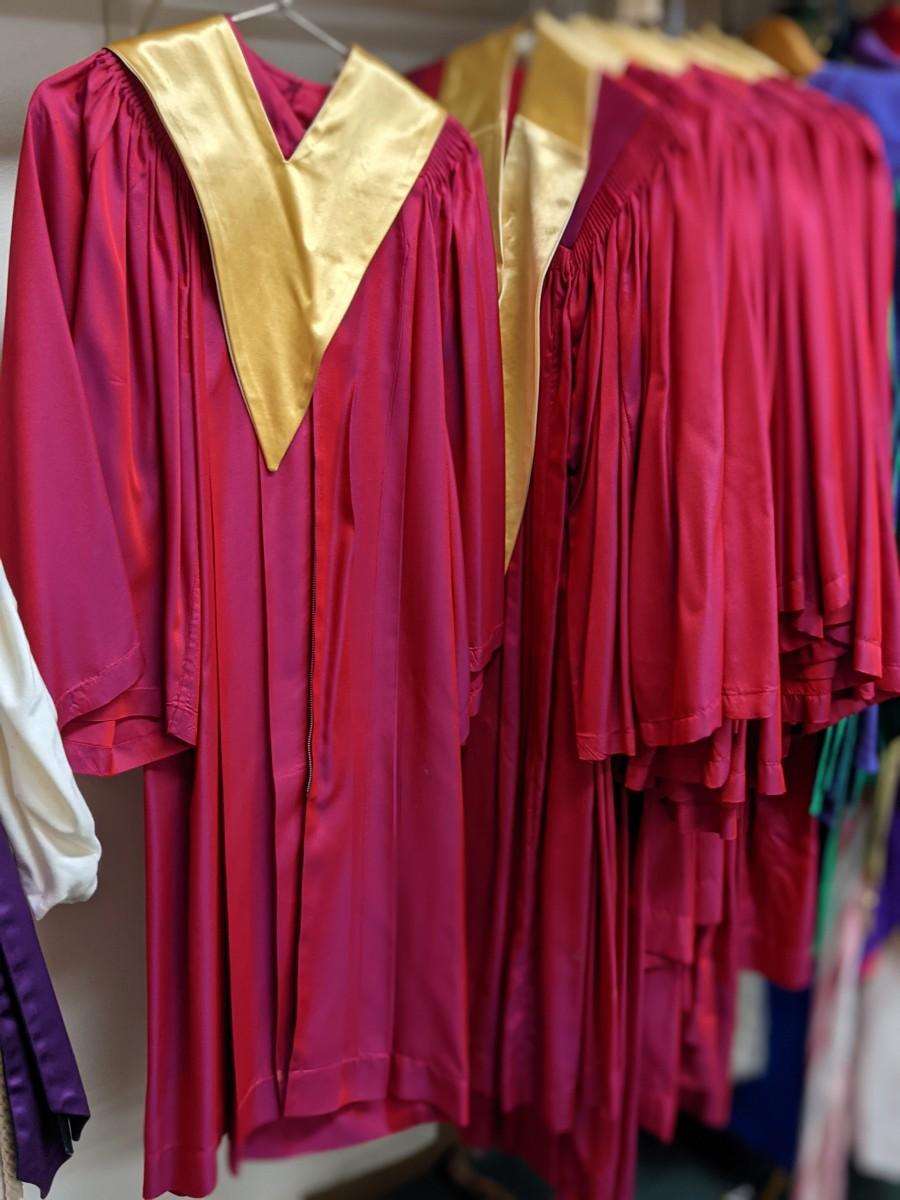 10 Red Choir Robes | EstateSales.org