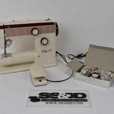 The Countess Sewing Machine with Thread | EstateSales.org
