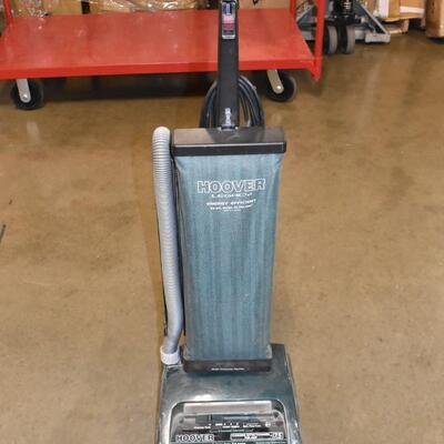 Hoover Legacy Vacuum. Works. Needs a good cleaning. Green | EstateSales.org