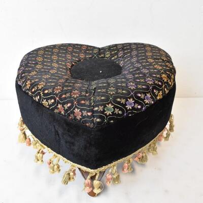 Heart-Shaped Ottoman | EstateSales.org