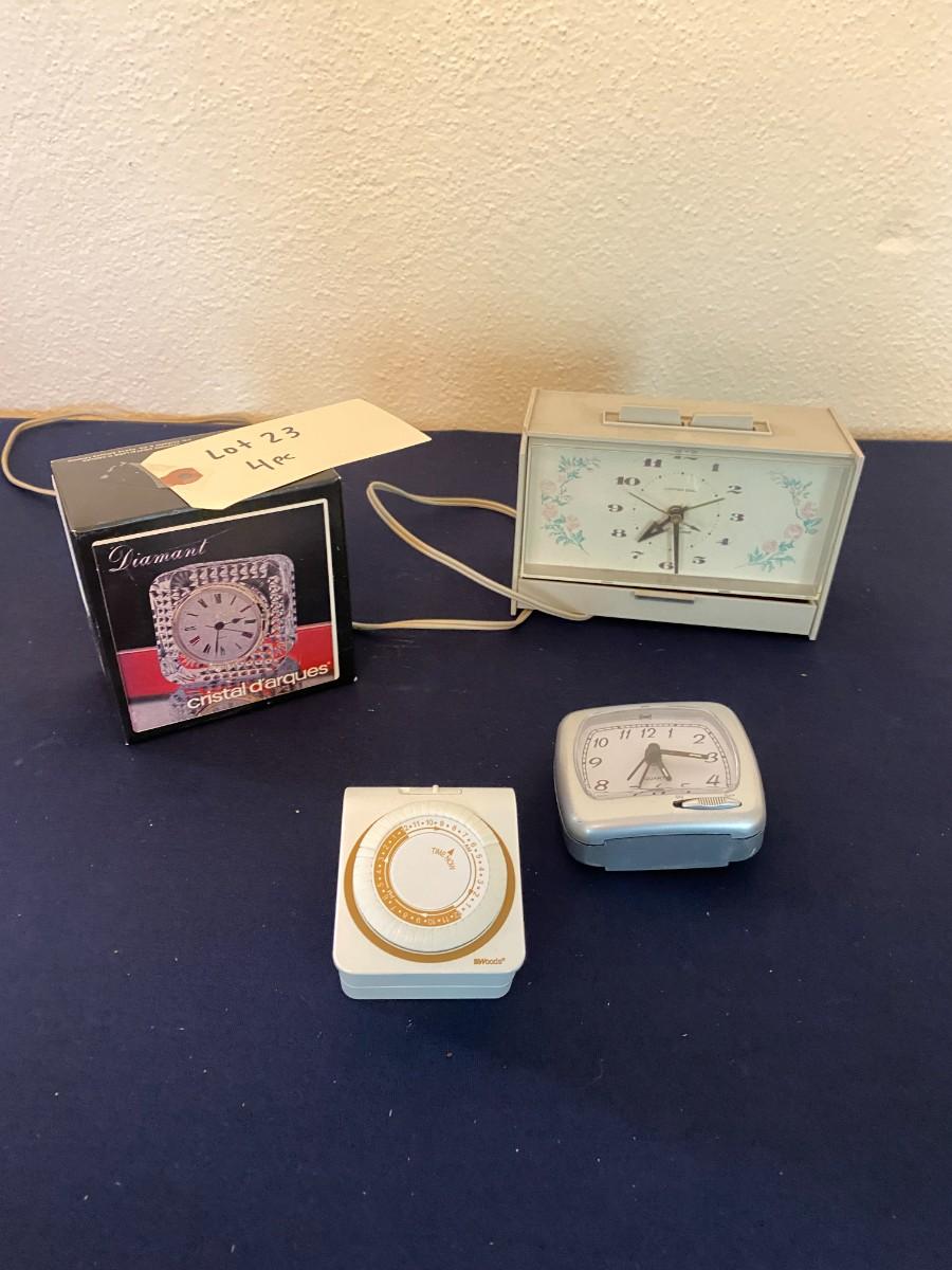 Misc Clock Lot | EstateSales.org