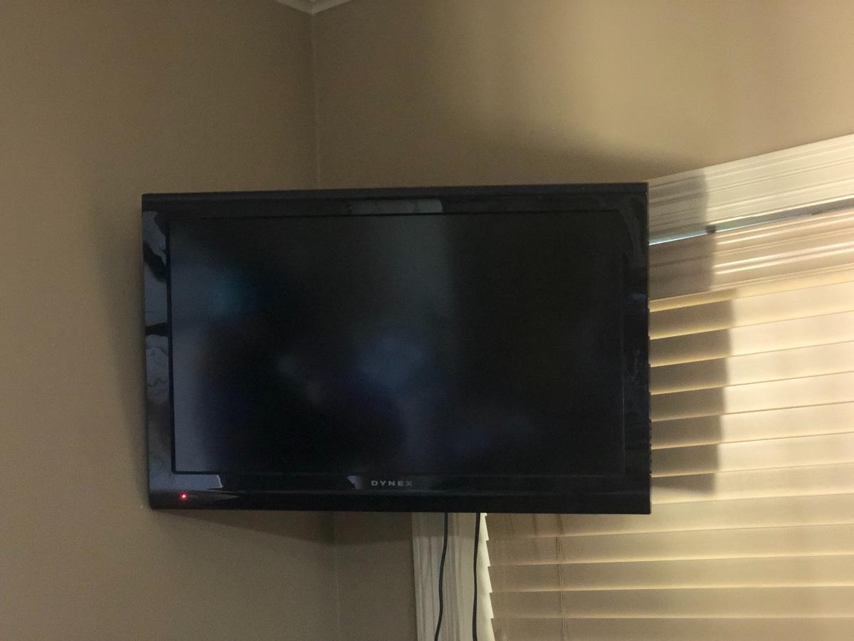 Dynex 30” Television-no remote | EstateSales.org