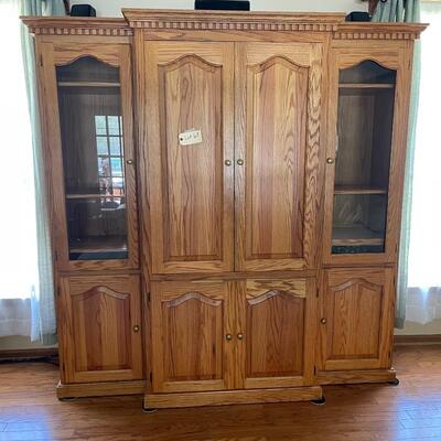 Solid Oak Entertainment Center Lot063 | EstateSales.org