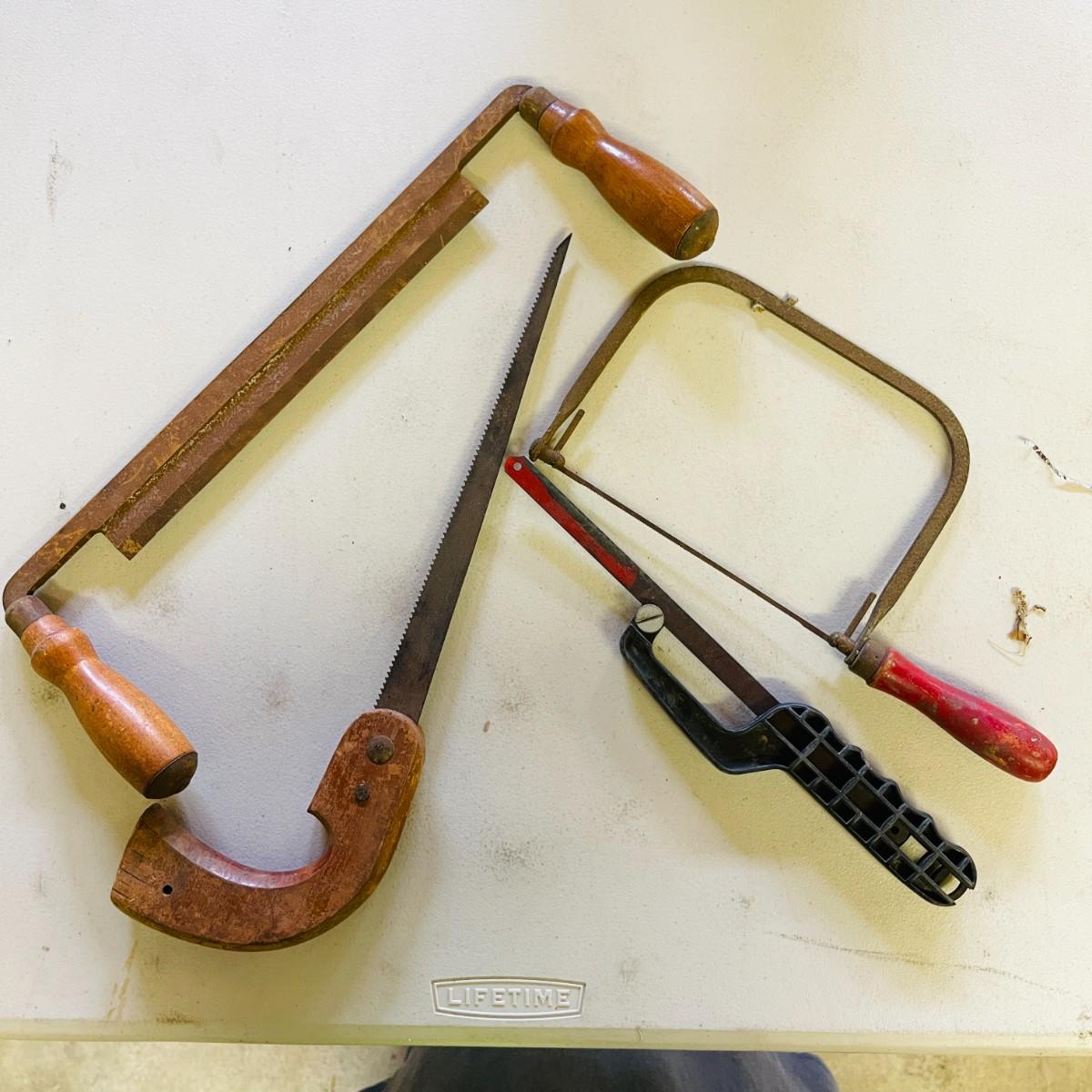 LOT 195 GROUP VINTAGE SMALL SPECIALTY SAWS | EstateSales.org