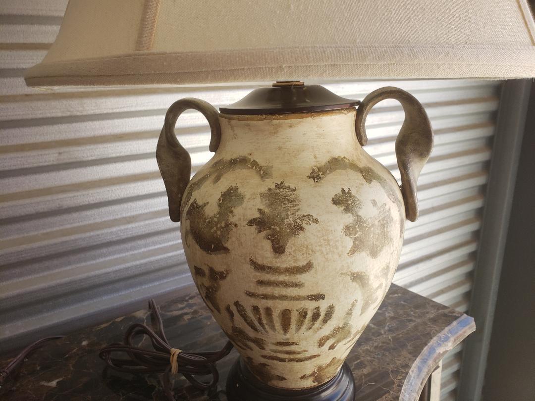 Smile Lamp | EstateSales.org