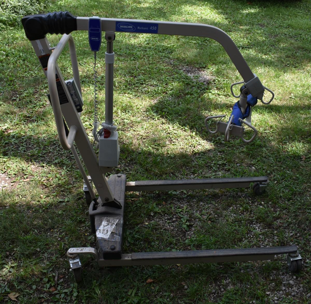 Invacare lift #264 | EstateSales.org