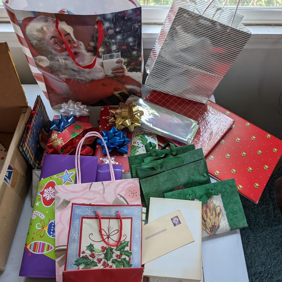 #153 Misc. Gift Bags | EstateSales.org