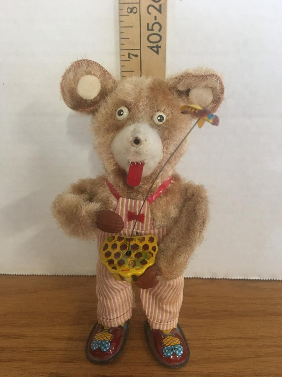090512 Vintage Wind-up tin bear toy | EstateSales.org