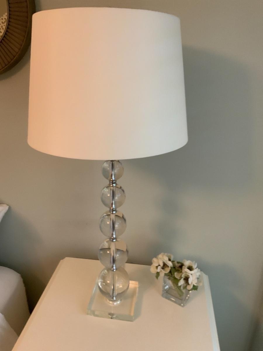 Clear Perflexed Glass Lamp | EstateSales.org