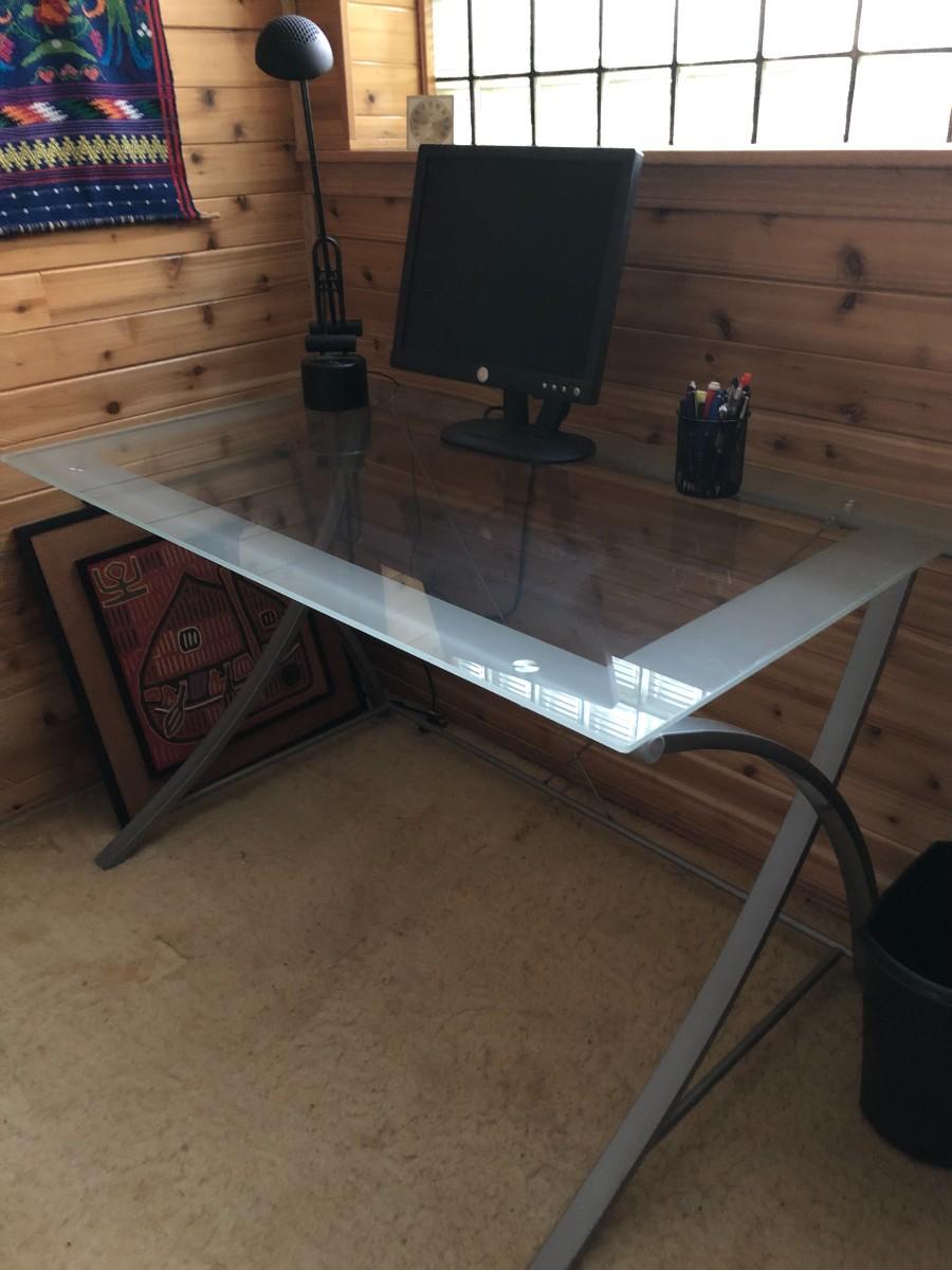 GLASS TOP COMPUTER TABLE DESK | EstateSales.org