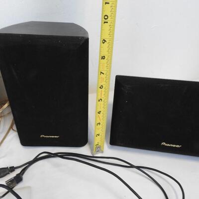 4 Speakers: 3 Pioneer, 1 Techwood | EstateSales.org