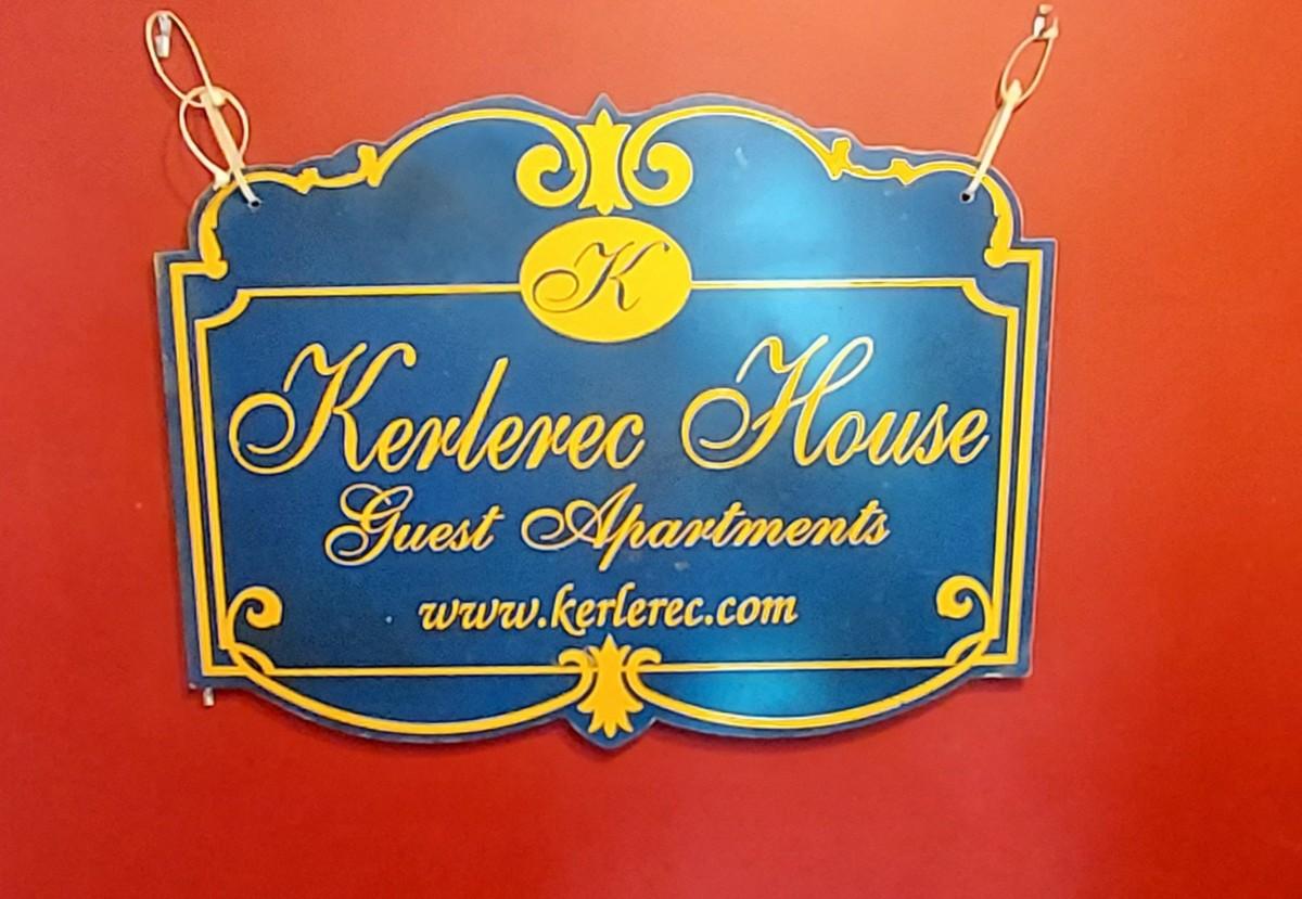 Guest house sign | EstateSales.org