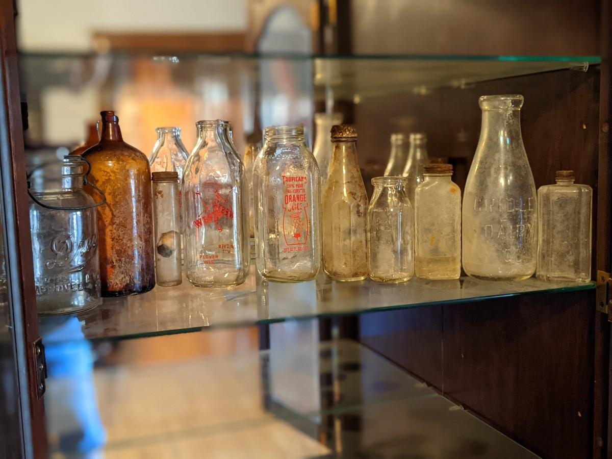 Collection 1 of Antique Bottles | EstateSales.org