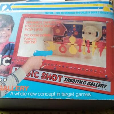 LOT 220 VINTAGE MARX SHOOTING GALLERY | EstateSales.org