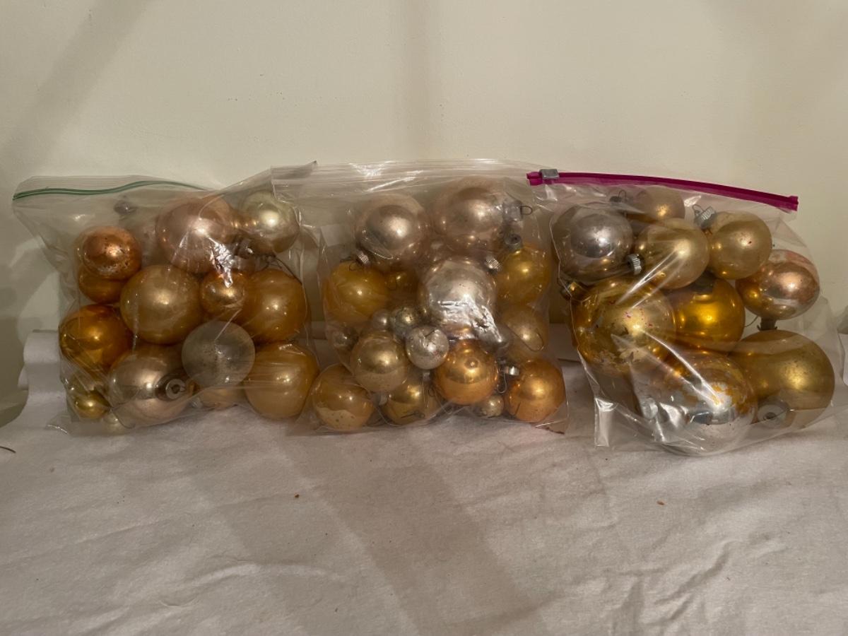 ST VINTAGE BULK GOLD AND SILVER ORNAMENTS | EstateSales.org