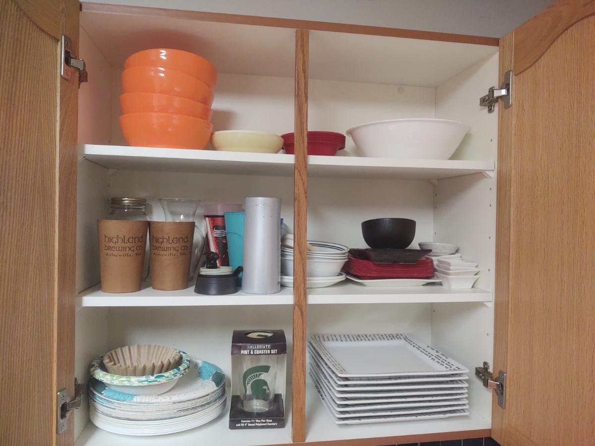 Cabinet Contents | EstateSales.org