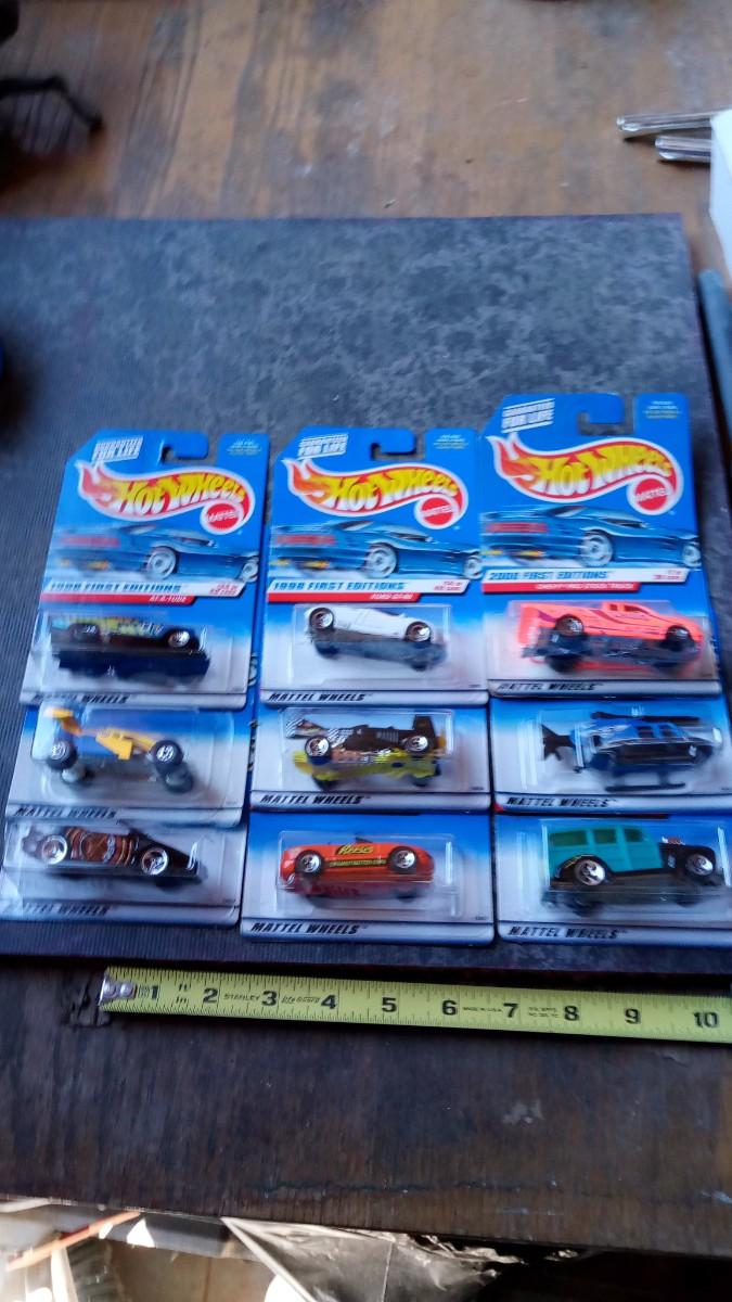 LOT 94 NINE HOT WHEELS ON THEIR CARDS | EstateSales.org