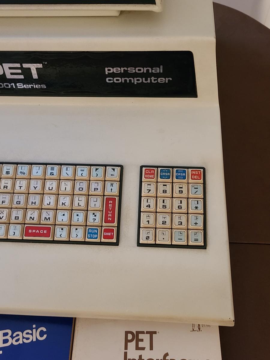 Lot 256: Commodore PET Personal Computer | EstateSales.org