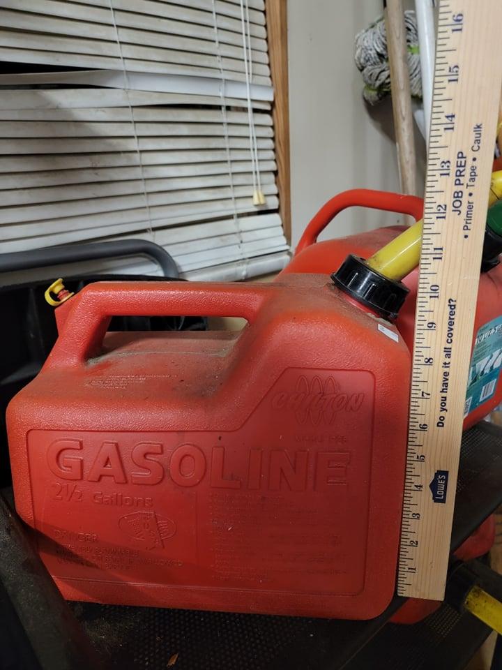 2.5 gallon gas can | EstateSales.org