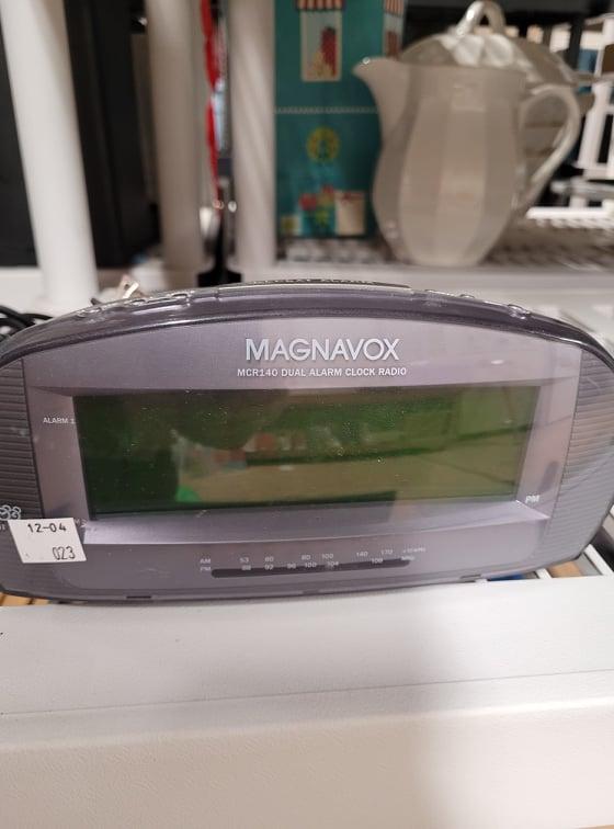 Magnavox alarm clock | EstateSales.org
