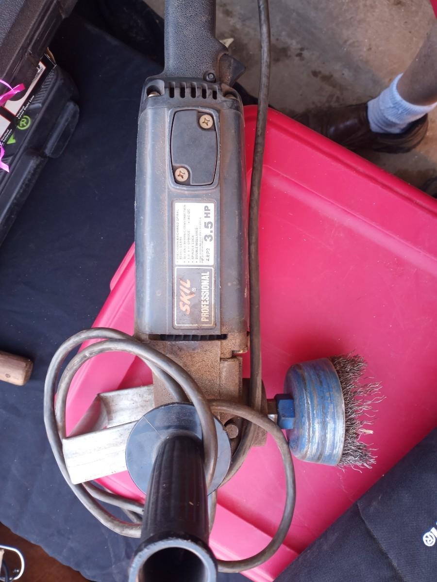 Large grinder | EstateSales.org