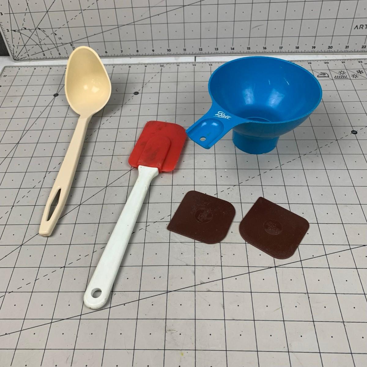 #128 Kitchen Misc. | EstateSales.org