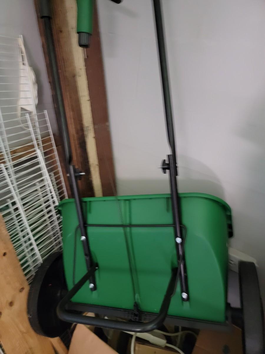 Fertilizer cart | EstateSales.org