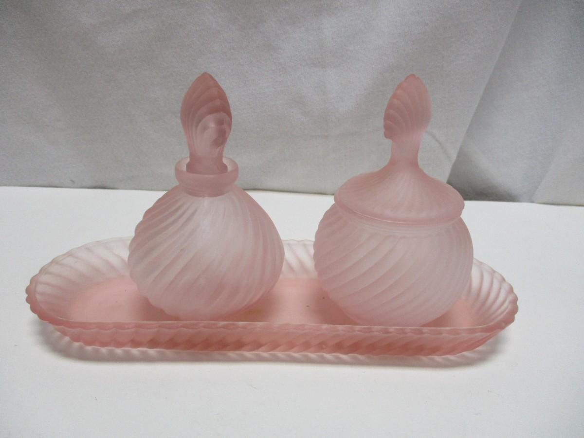 Perfume Vanity Set | EstateSales.org