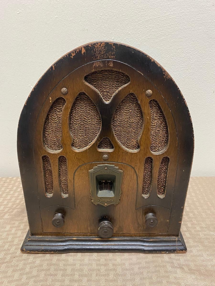 Vintage Simplex Radio Co. Table Sitting Cathedral Style Tube Radio ...