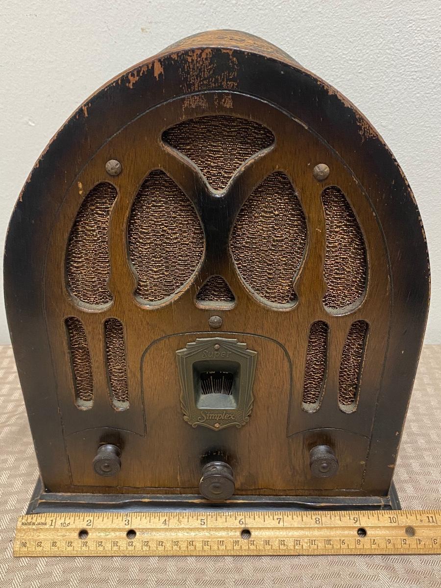 Vintage Simplex Radio Co. Table Sitting Cathedral Style Tube Radio ...