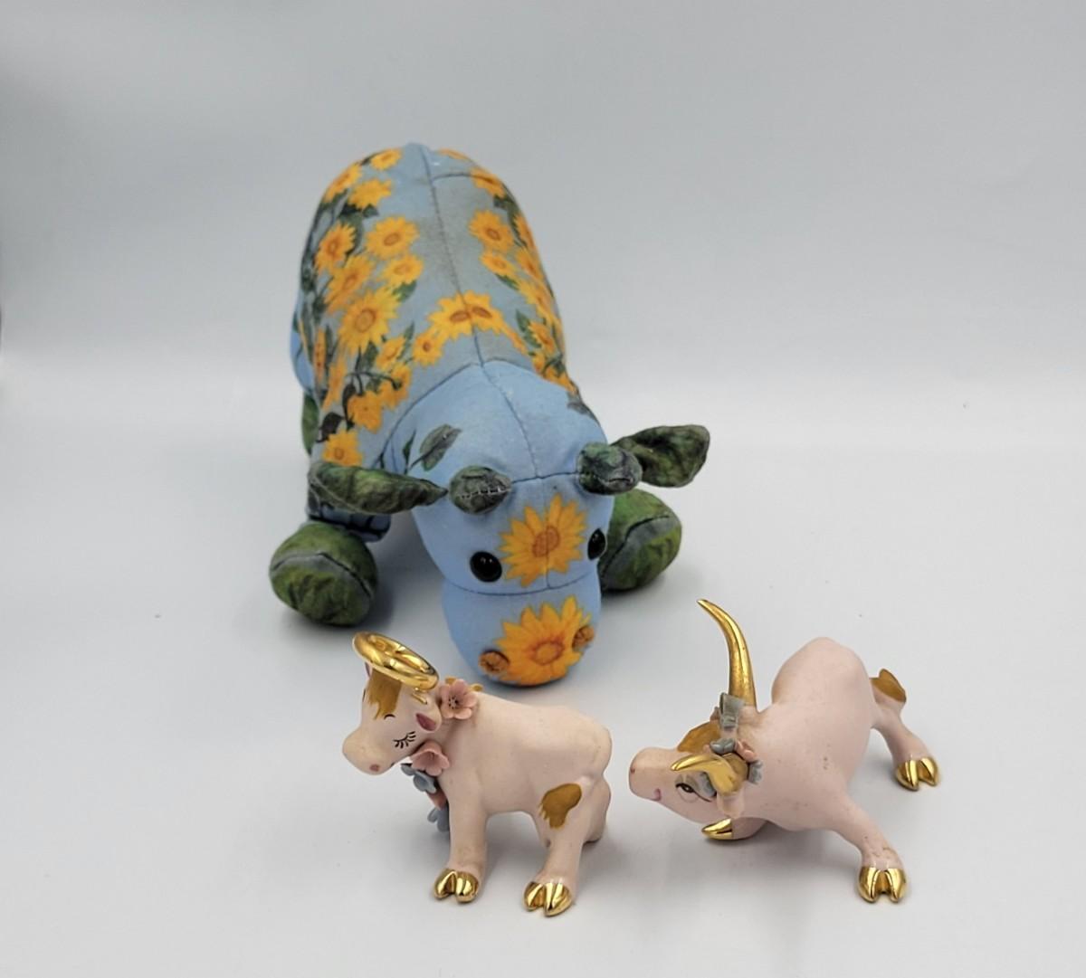 3 Pc Cow Set | EstateSales.org