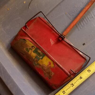 LOT 68 OLD TOY DUST PAN | EstateSales.org