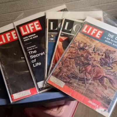 LOT 79 OLD LOOK AND LIFE MAGAZINES | EstateSales.org