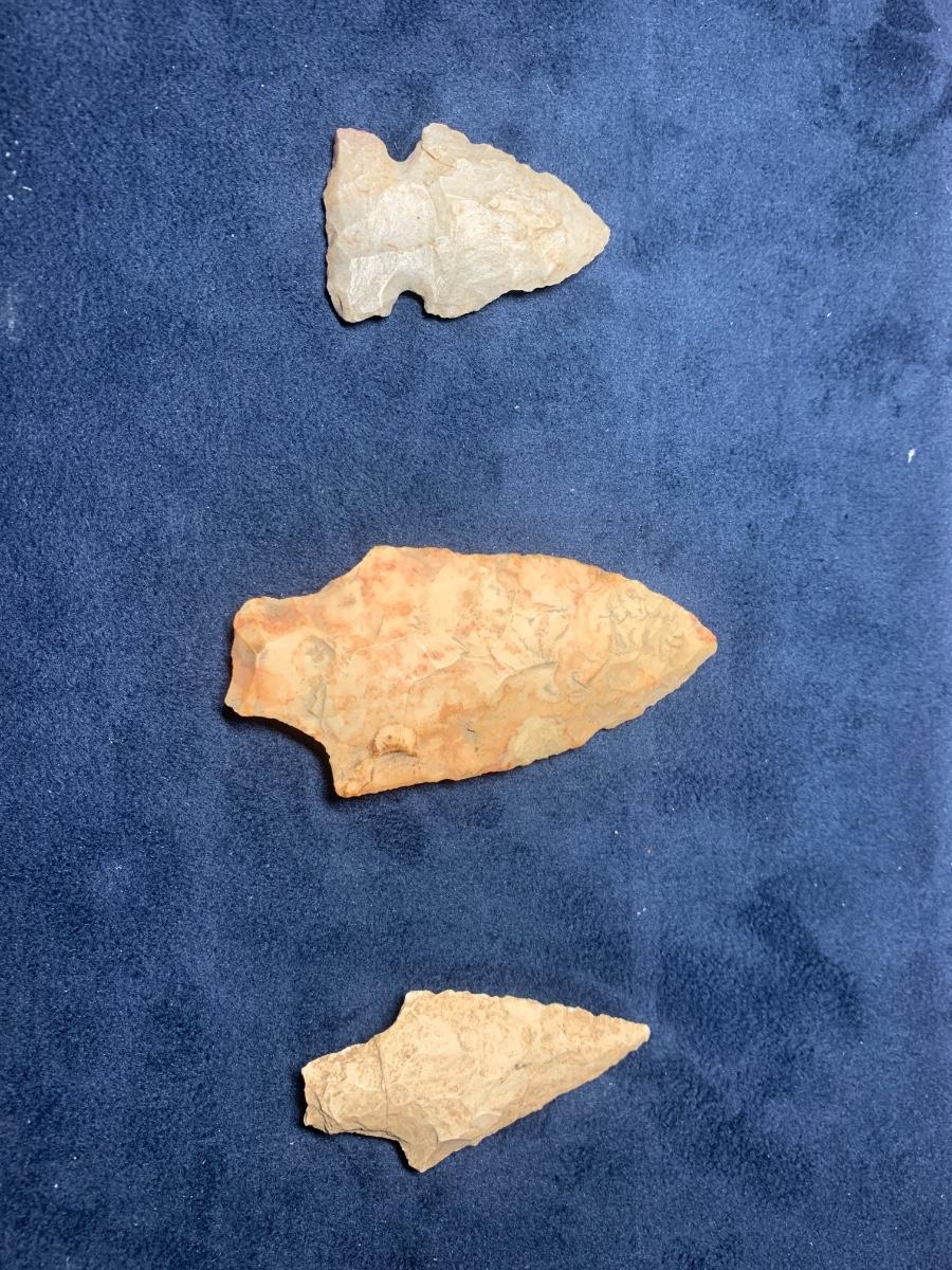 Lot of 3 arrowheads | EstateSales.org