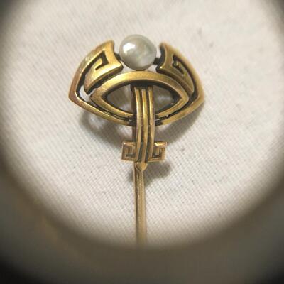 Vintage 14K gold pin | EstateSales.org