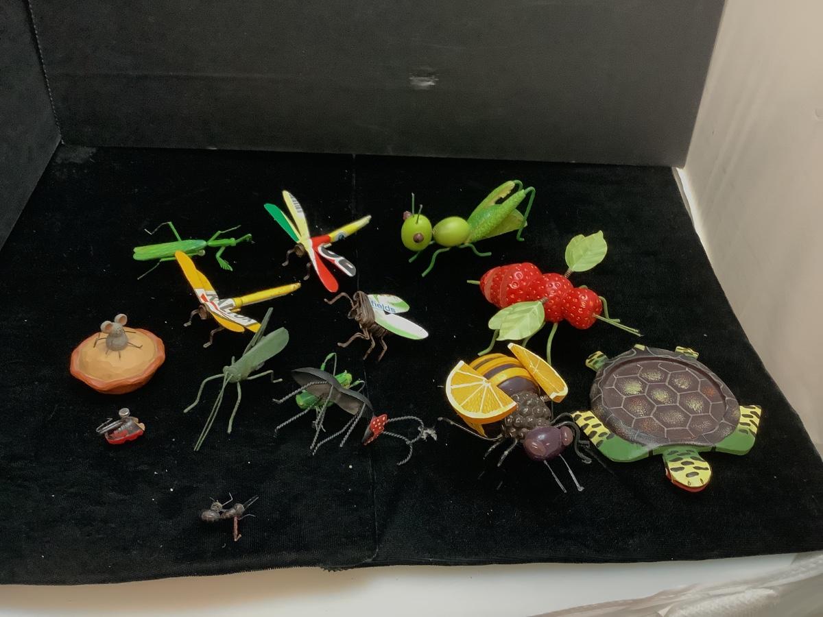 F975 Assorted Bug Art Figures | EstateSales.org