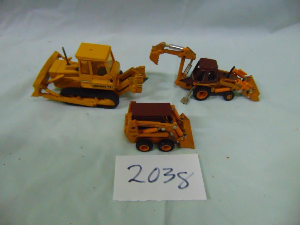 Item 2038 Earth moving models | EstateSales.org