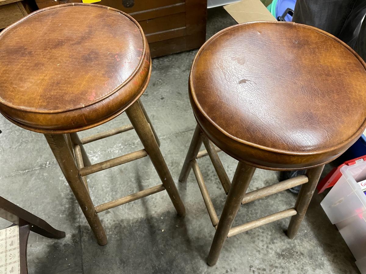 2 stools | EstateSales.org
