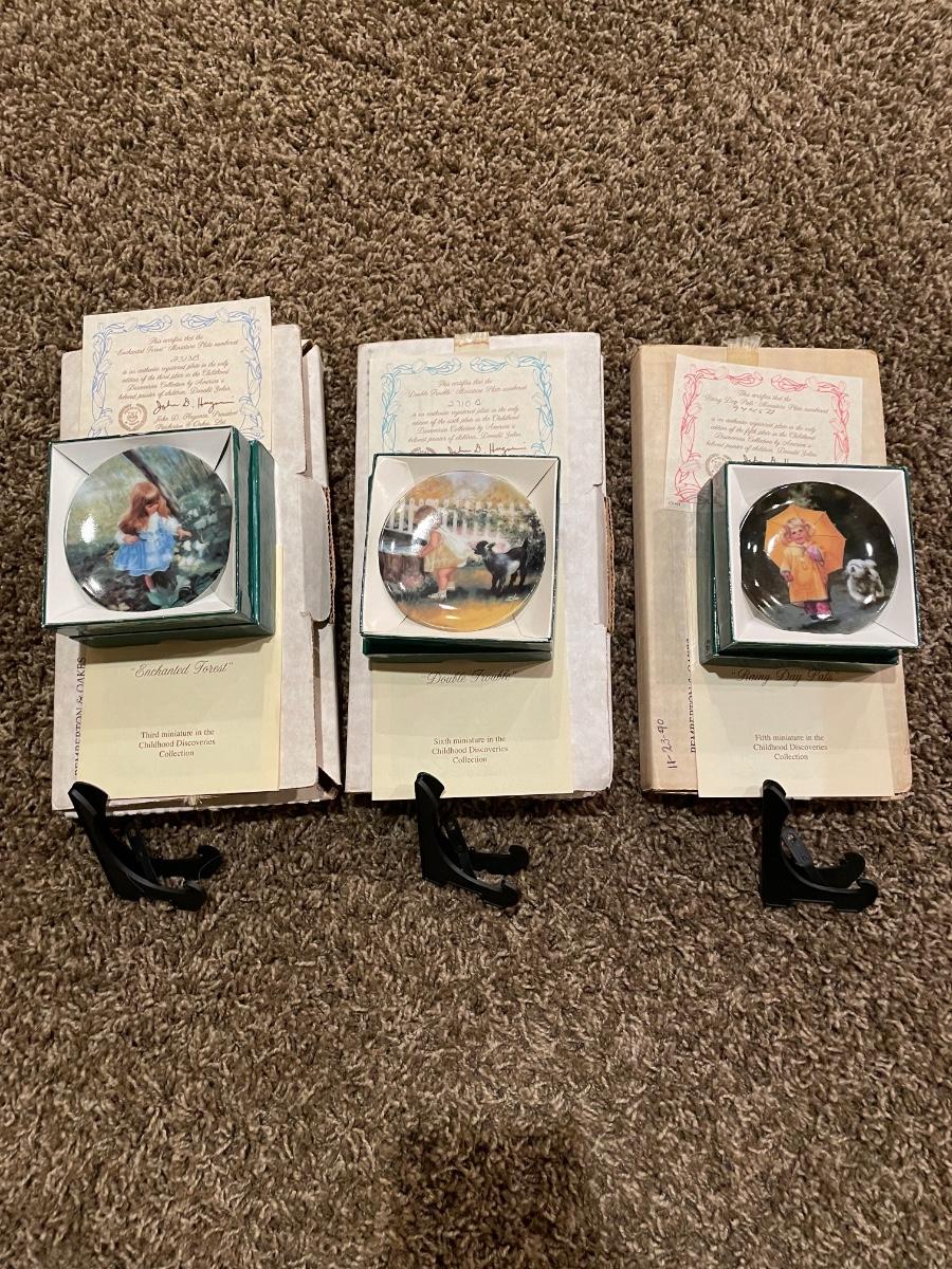 Small 3 plate collection | EstateSales.org